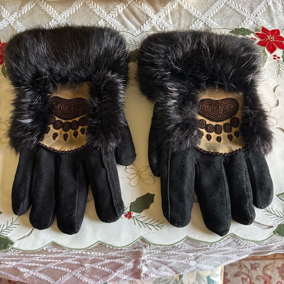 Alaska | Accessories | Offer Alaskan Suedeleatherbear Furtrimmed Gloves ...